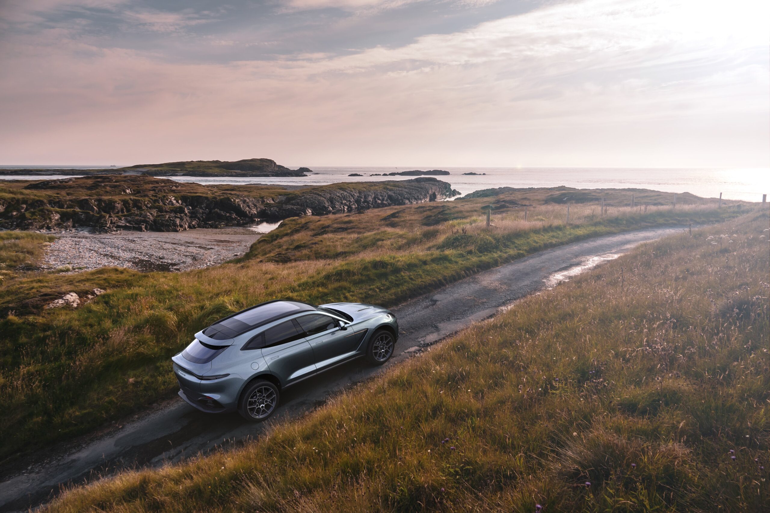 Q by Aston Martin DBX Bowmore Edition_ (1) – MEGAMODO