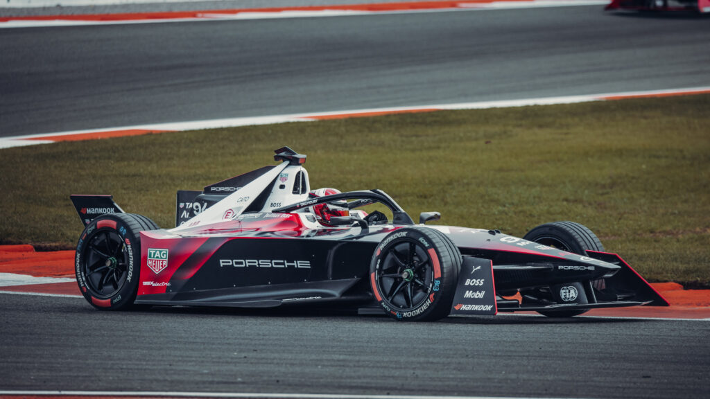 Porsche inaugura una nuova era della Formula E con la “99X Electric ...